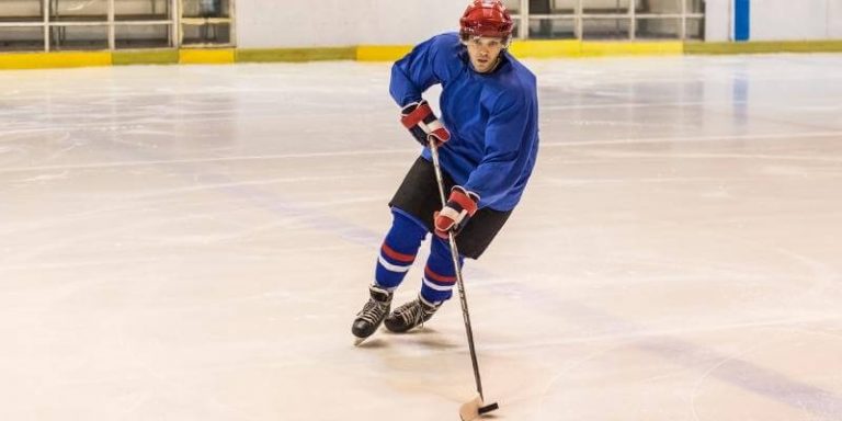 How to Shoot a Hockey Puck (4 Different Shots Explained)